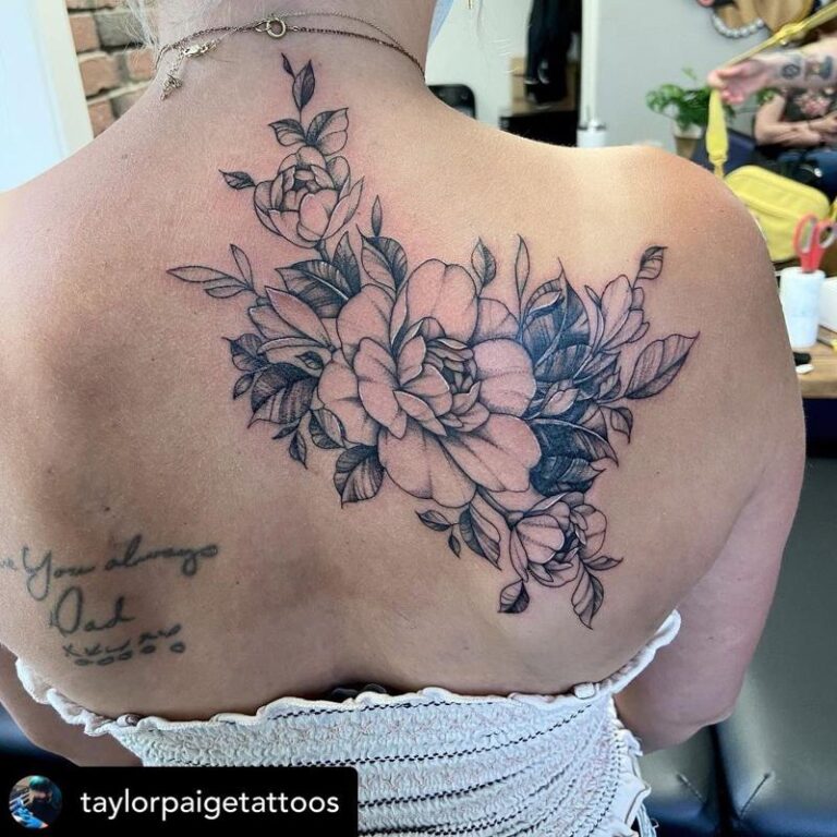 80+ Meaningful Shoulder Tattoos for Women - Nomi Chi